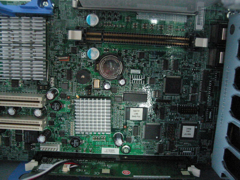 [รีวิว][Review IBM System x3500] 2BeSHOP.com